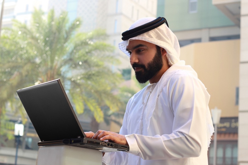 Traditional Qatari Attire | ExpatWoman.com